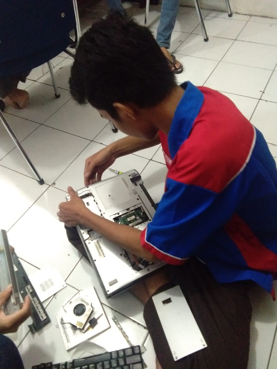 Proses Perakitan Laptop User yang Sudah Jadi - Lasercom Service LAPTOP ...